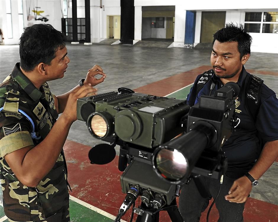 DEFENSE STUDIES: PASKAU Equipped with AN/PEQ-1A Ground Laser Target ...