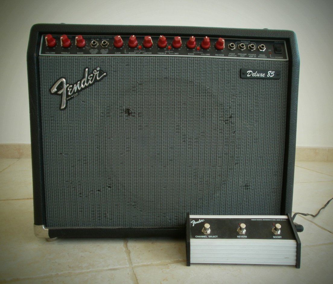 Voodoo Kramer: Fender Deluxe 85 MADE in USA '89-'90 Red Knobs