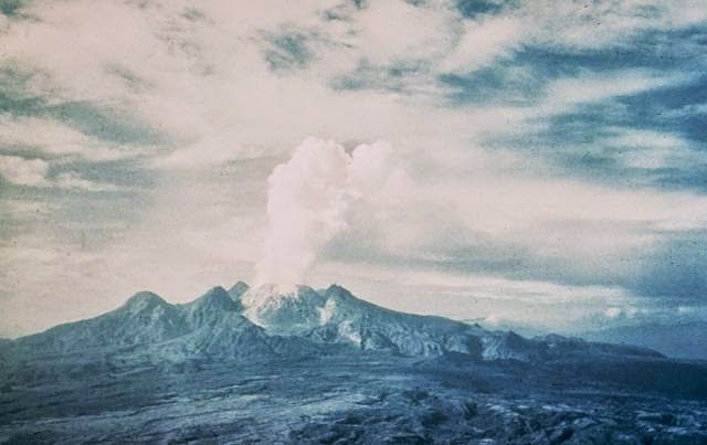 GEOGRAFIA EM PROSA: 1951 — ERUPÇÃO DO MONTE LAMINGTON