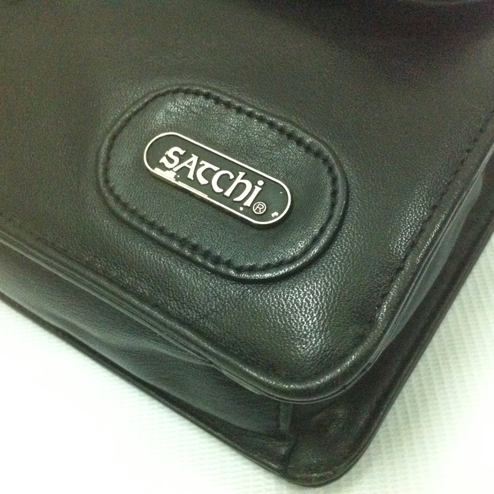 DYBUNDLE COLLECTION: AUTHENTIC SATCHI LEATHER CLUTCH BAG (sold)