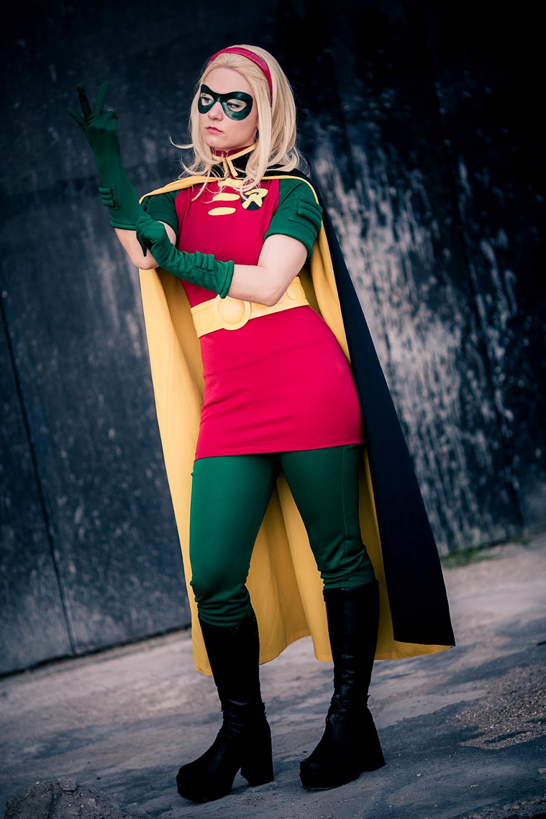Geek Group Network: [Cosplay] Lady Robin (Stephanie Brown)