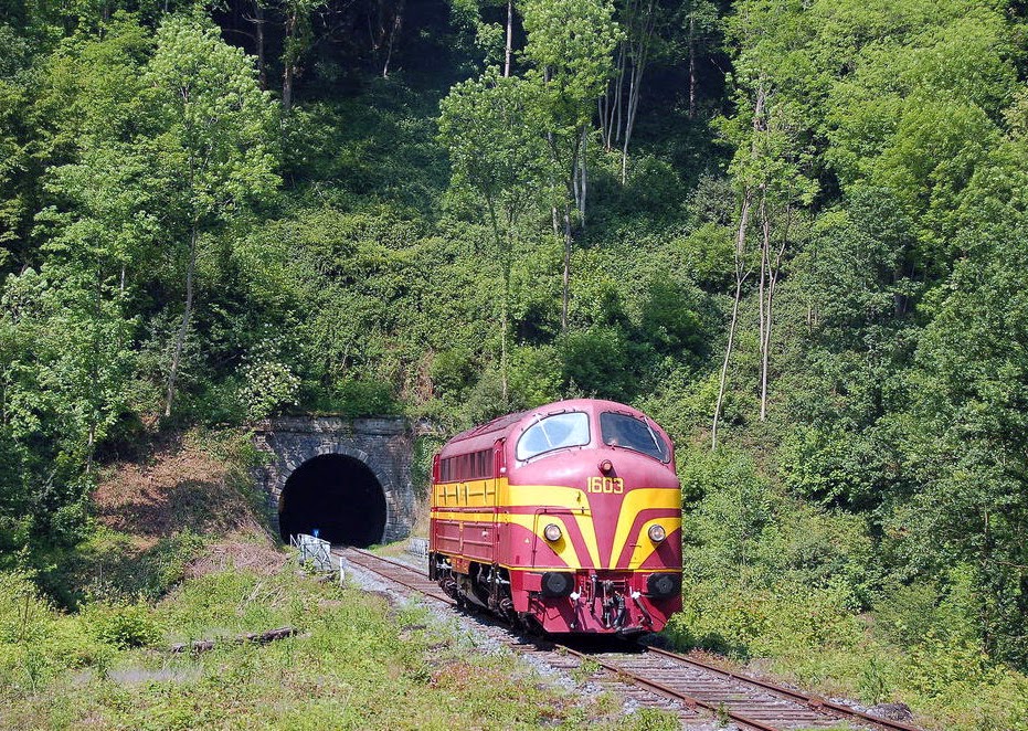 transpress nz: CFL class 1600 diesel-electrics, Luxembourg