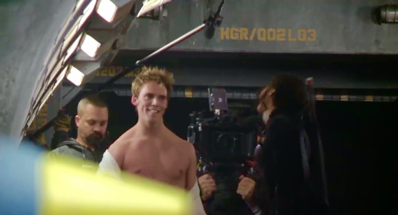 OFFICIAL: NEW 'The Hunger Games: Mockingjay - Part 1' Behind-The-Scenes ...