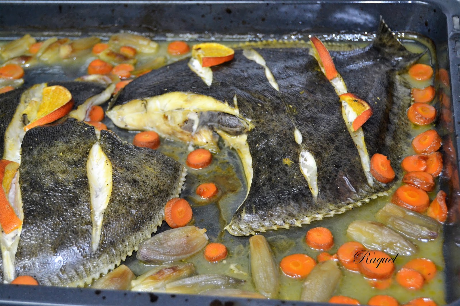 Mi Diversión en la cocina: Rodaballo al horno con vino y mandarinas