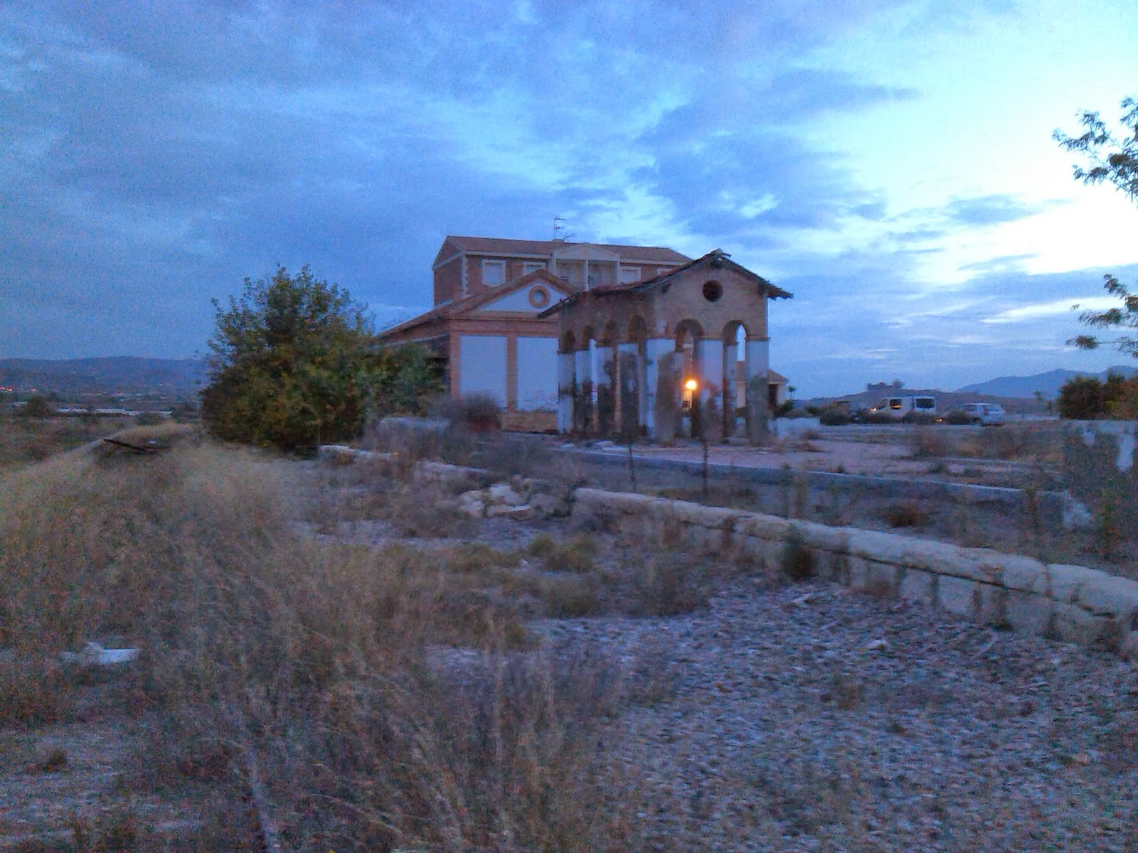 MUNDO TREN: A LA VERA DEL ALMANZORA. ESTACIÓN DE HUÉRCAL-OVERA (ALMERÍA)
