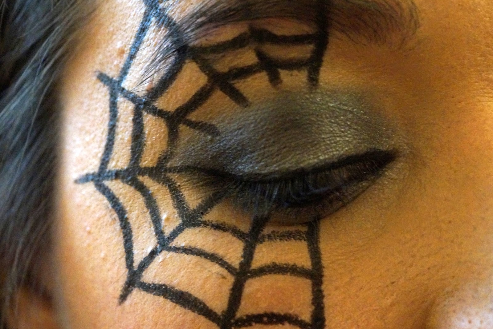 Kerrysbeautytalk: Halloween Cobweb Eye Make-Up