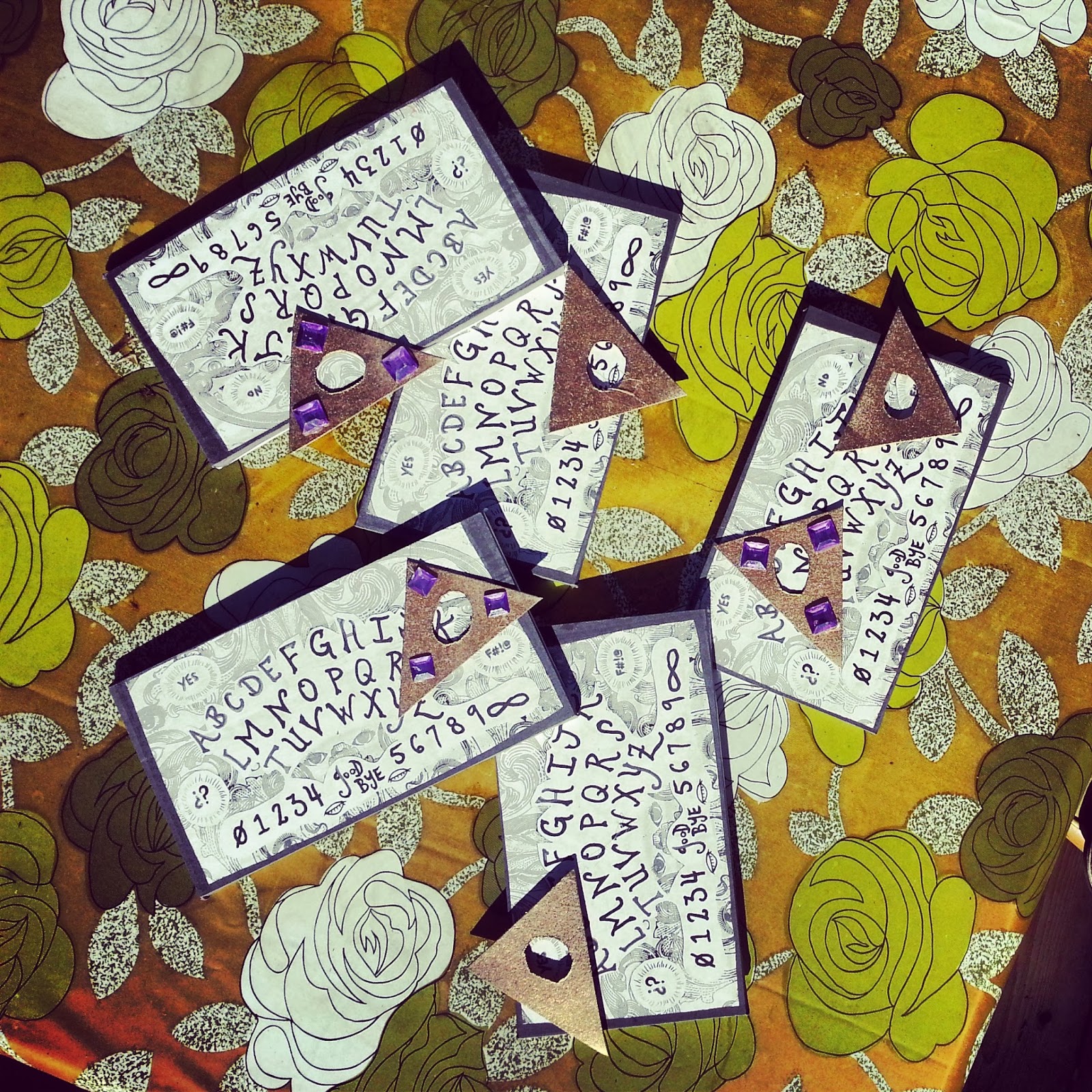 Ouija board, Ouija board (Correction: WEEJEE Board, WeeJee Board)