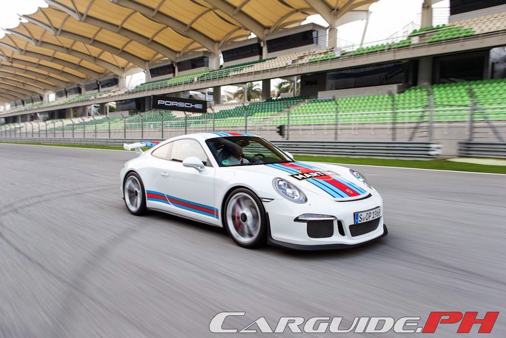 Beyond the Limit: Porsche Tracks the 911 Turbo S and 911 GT3 | CarGuide ...