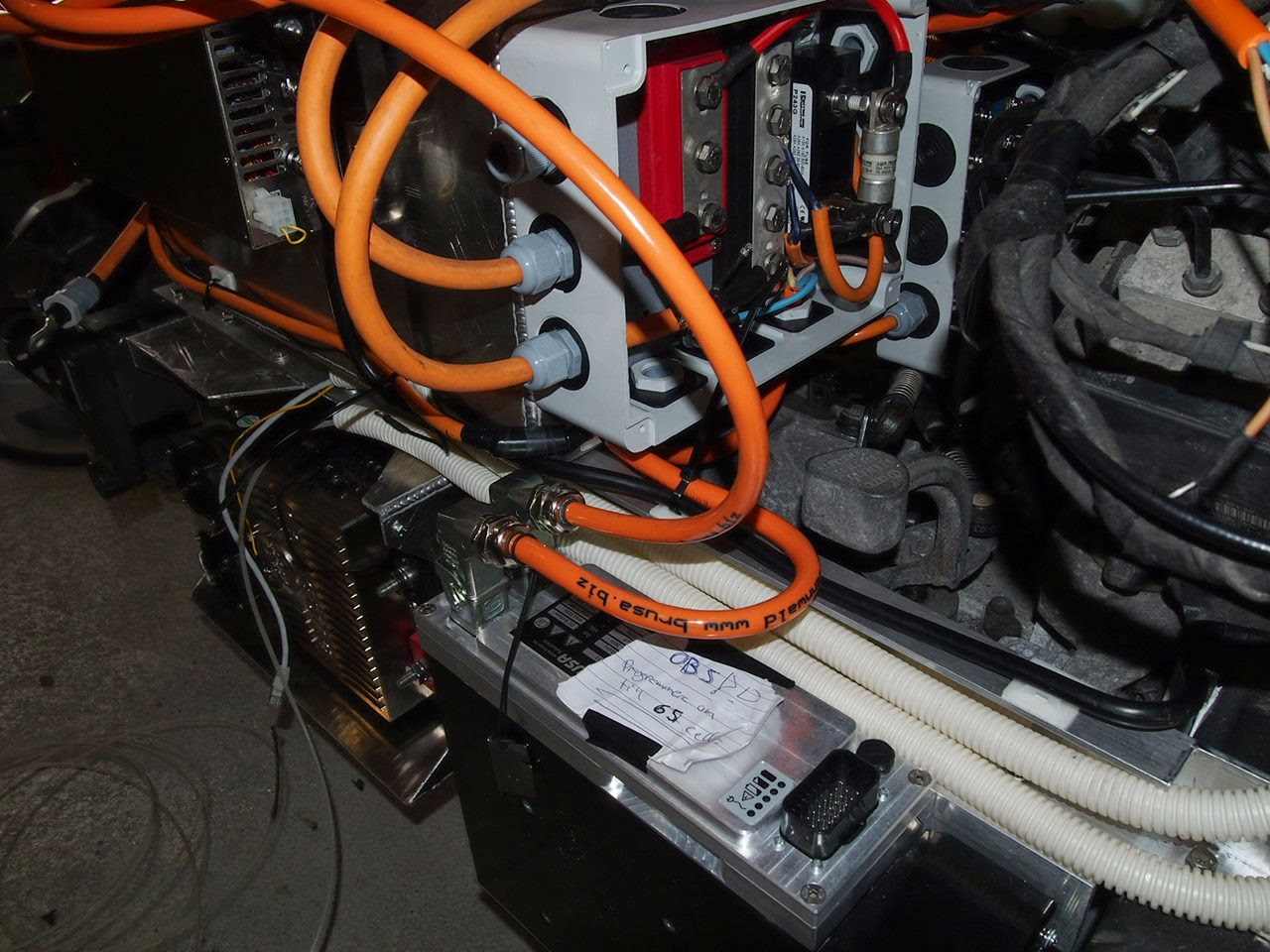 EVA2 - Electric Audi A2: Charger, heater and vacum mounted