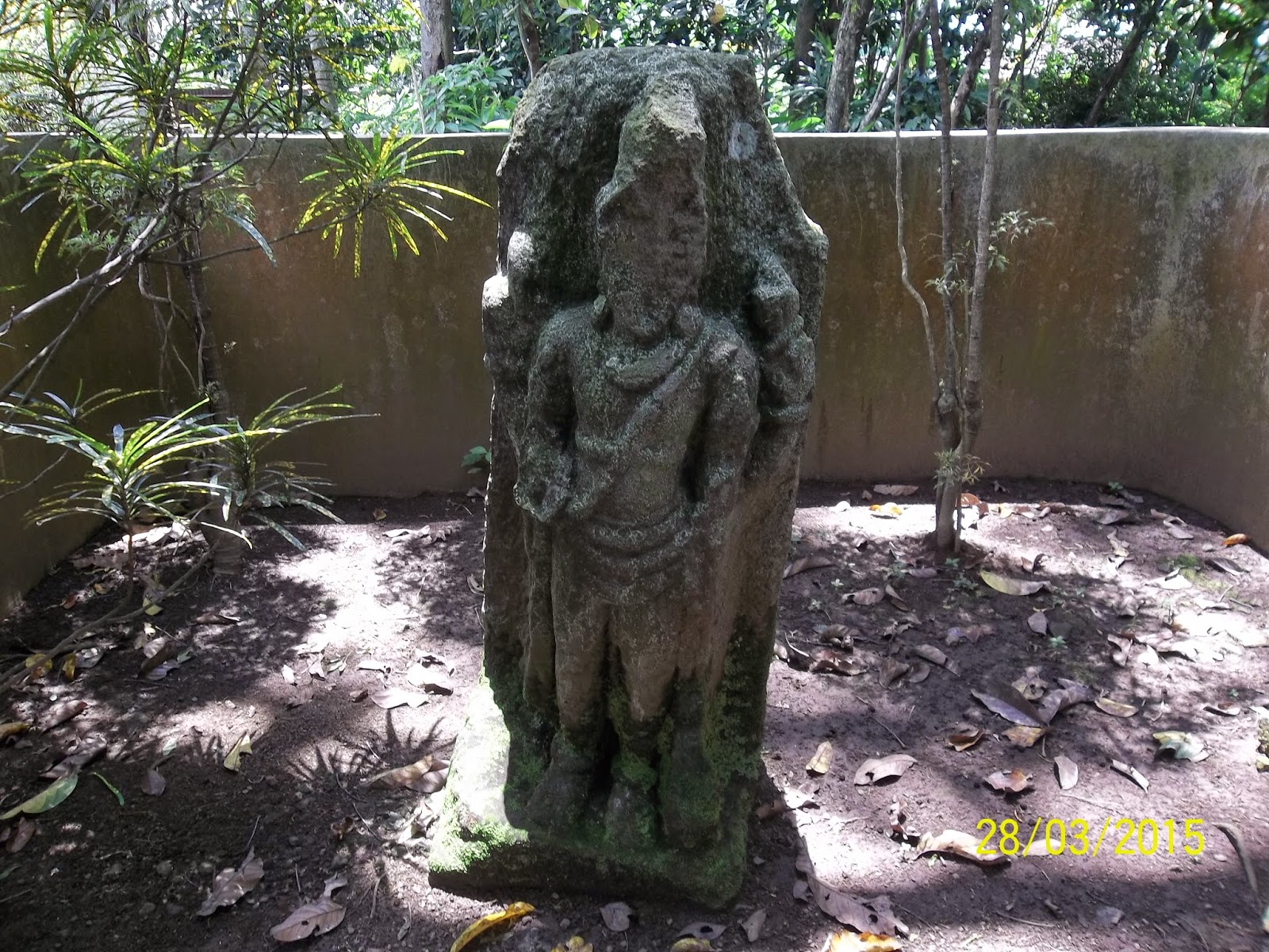 BLUSUKAN SITUS DAN CANDI: ARCA DEWA WISNU DI DESA LANGENSARI