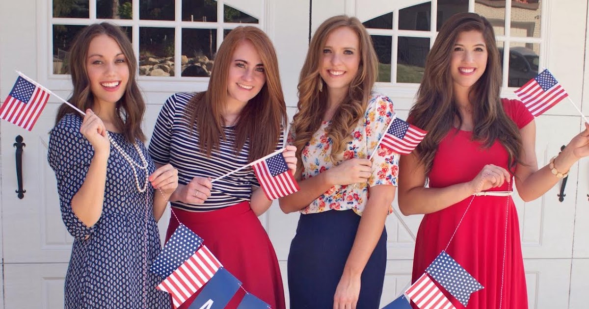 Delightful Hullabaloo : Announcement: I'm an er...clothes-wearer?