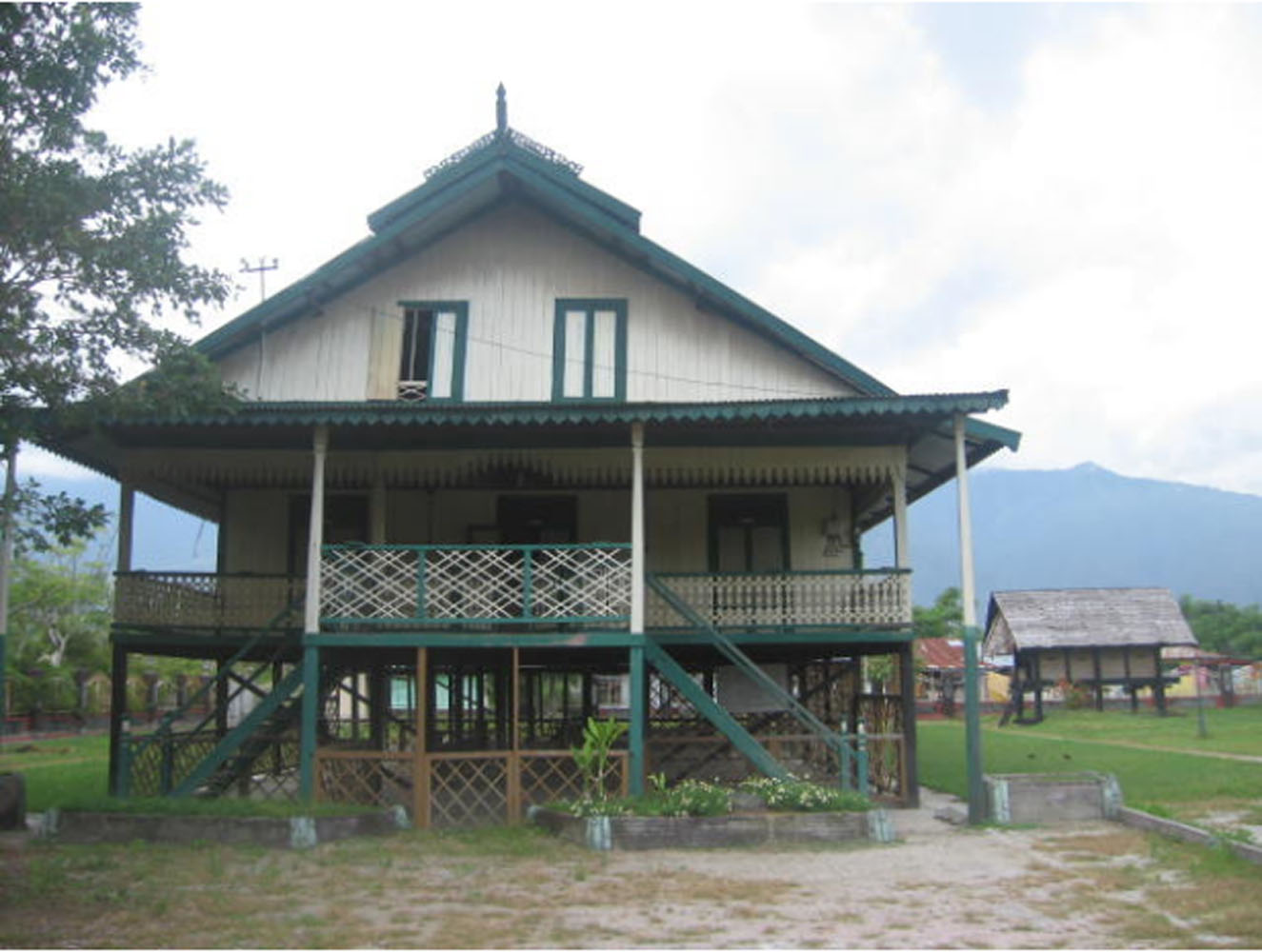 oseaka: Sou Raja (Rumah adat Suku Kaili di Sulawesi Tengah)