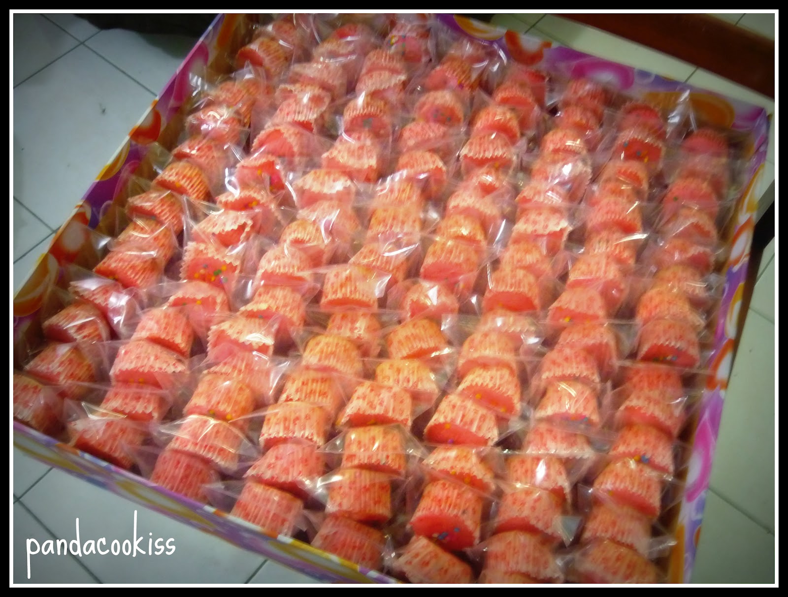 pandacookiss: Apam polkadot and mini muffins for Raimi's engagement day ...