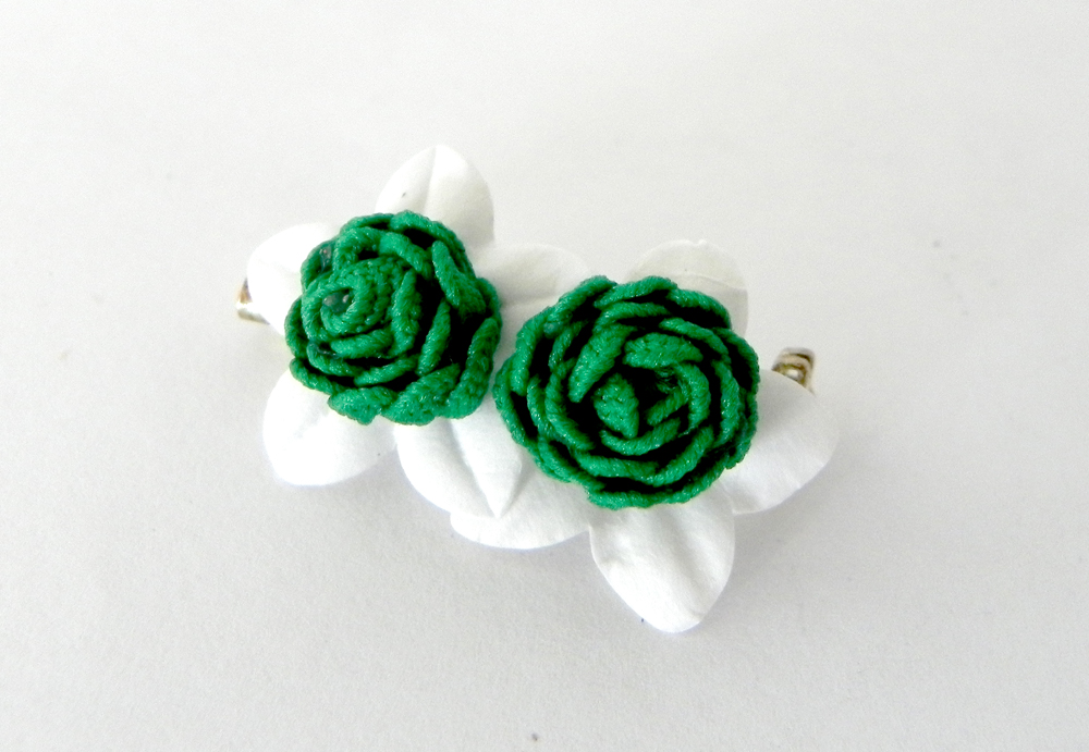 SybillinartNews: Tiny ric rac roses for accessories