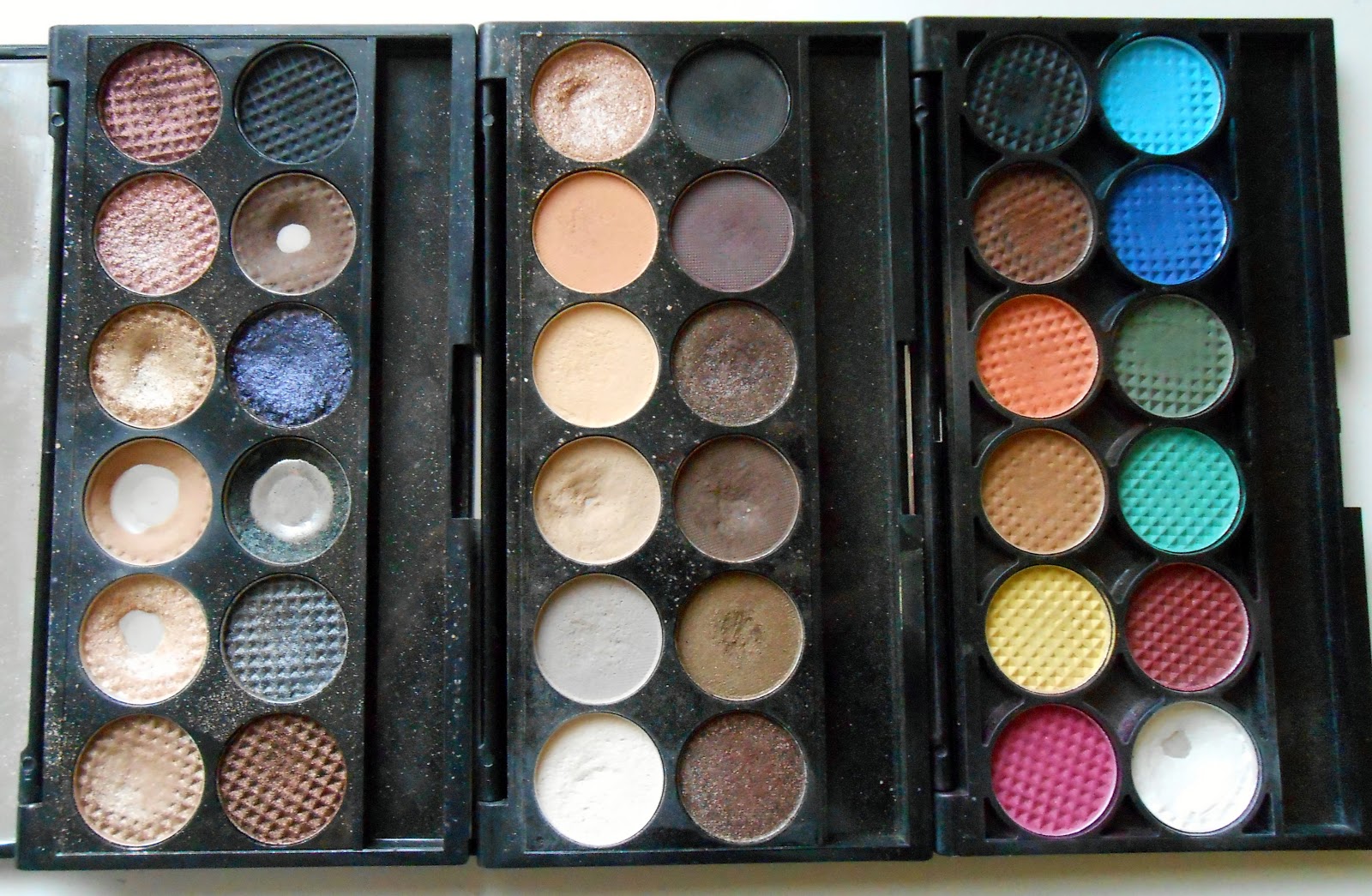 Deja Zu: My eyeshadow palette collection