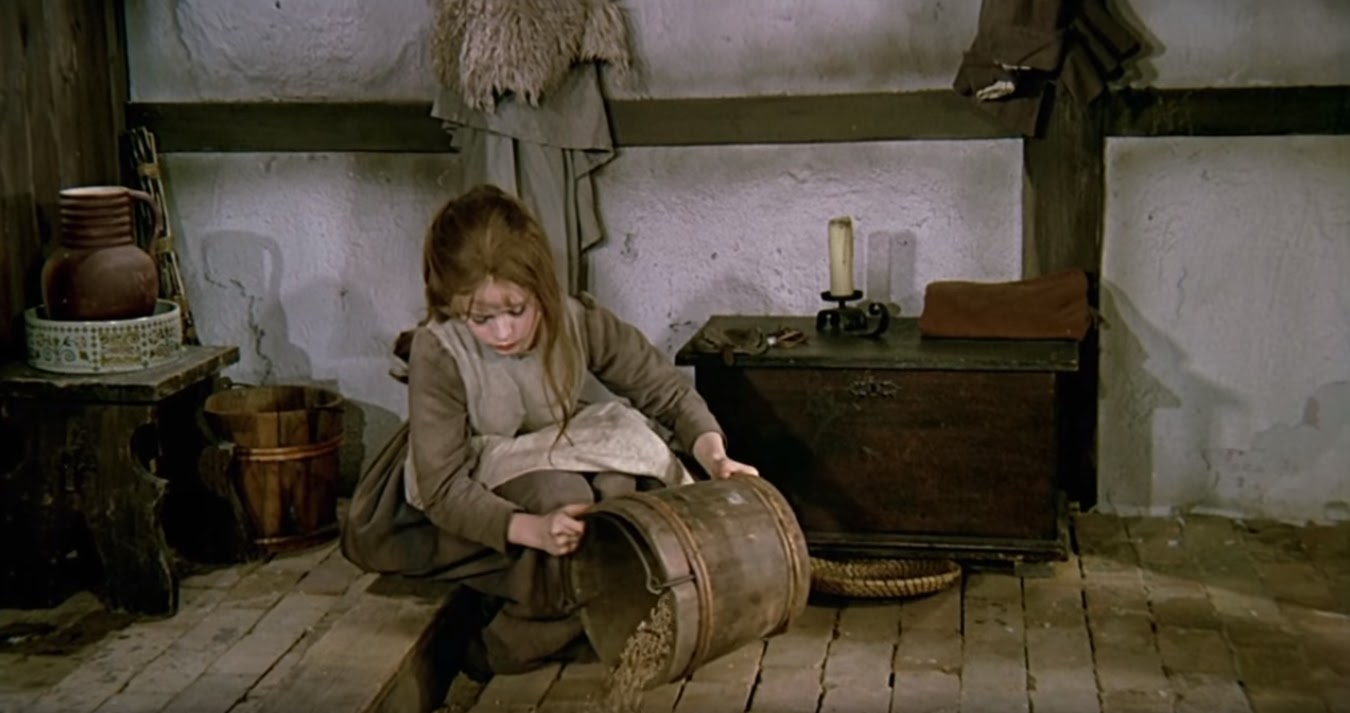 CZPOHÁDKA: CO TO POPELKA DĚLÁ? O popelce, Tři oříšky pro Popelku celý ...