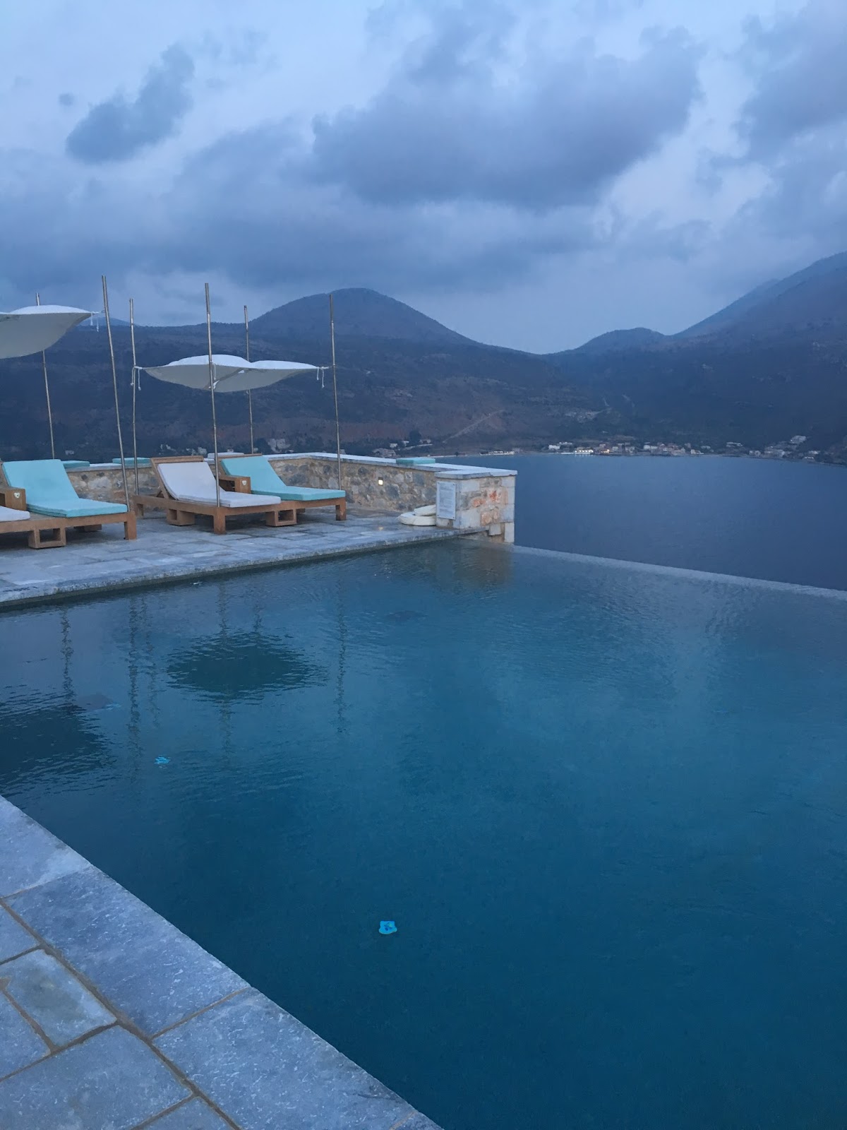 WriterCooksGreek: Petra kai Fos and The magic of Oitilo, Greece