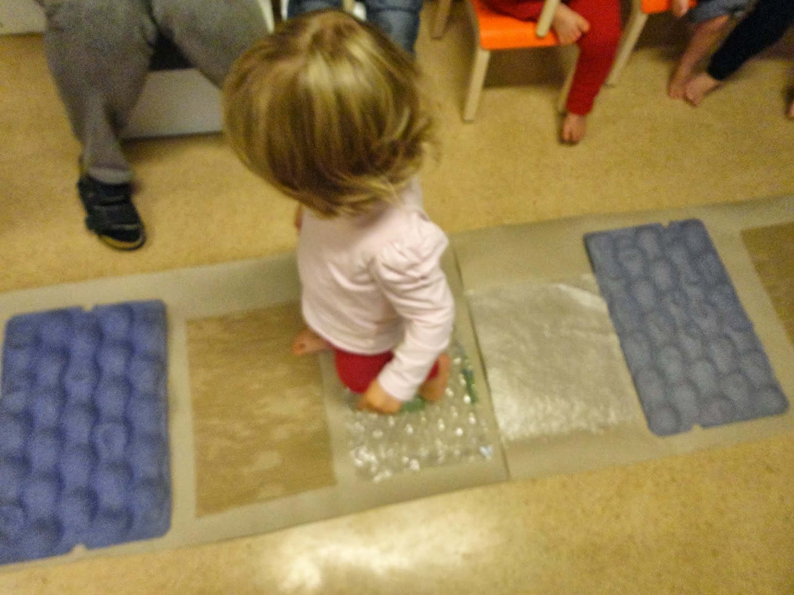 Planetringen barnehage: Vi sanser mønster med føttene våre