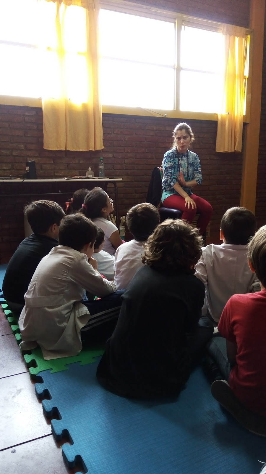 BIBLIOTECA: ¡ A 2º y 3º los visitó una narradora!