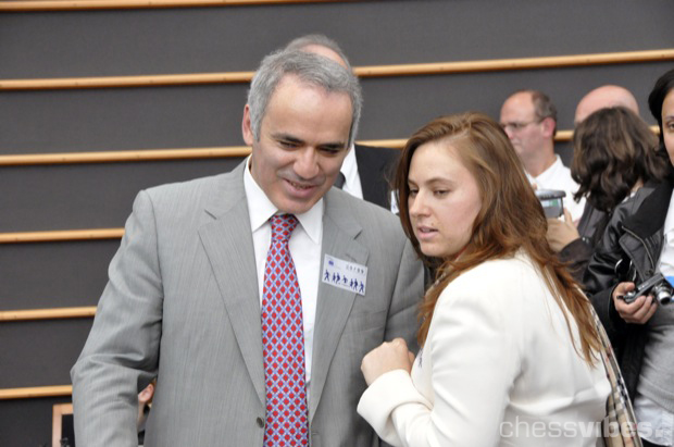 Sacrificio de Dama: Las hermanas Polgar (y III): Judit