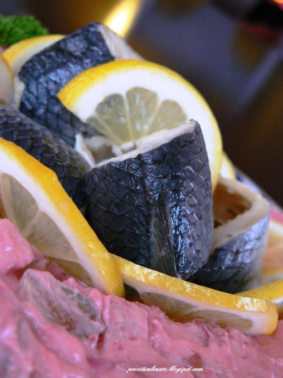 Hering marinat cu salata de sfecla