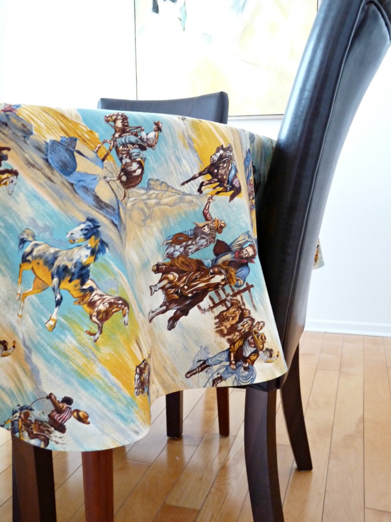 DIY Tablecloth From Too-Narrow Fabric | Dans le Lakehouse