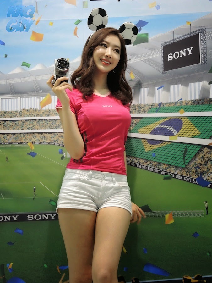 KRQ Guy: 2014 Photo & Imaging Show: Shin Hae Ri (15 Photos)
