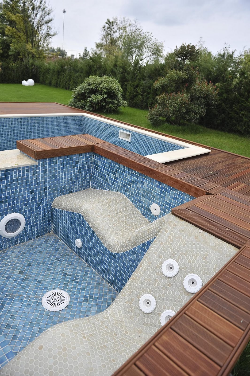 Piscina, Design, amplasarea si importanta piscinei in gradina