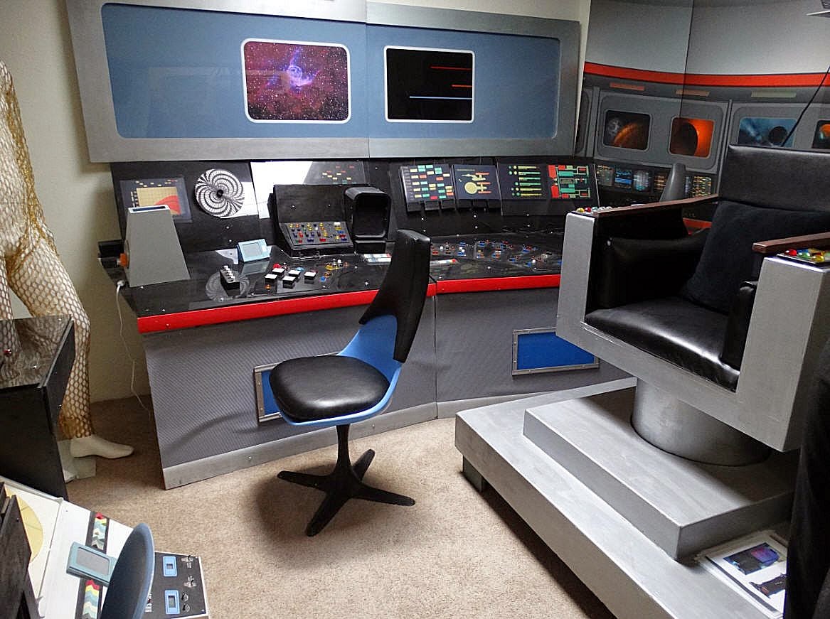 Star Trek Prop, Costume & Auction Authority: Simulated U.S.S ...