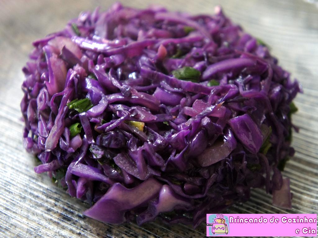 Brincando de Cozinhar e Cia: Refogado de Repolho Roxo