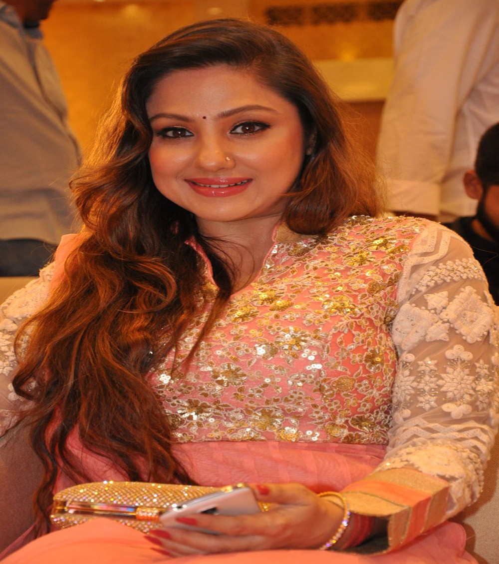 Priyanka Upendra Latest Glamour Hot PhotoShoot Images At Movie Press ...