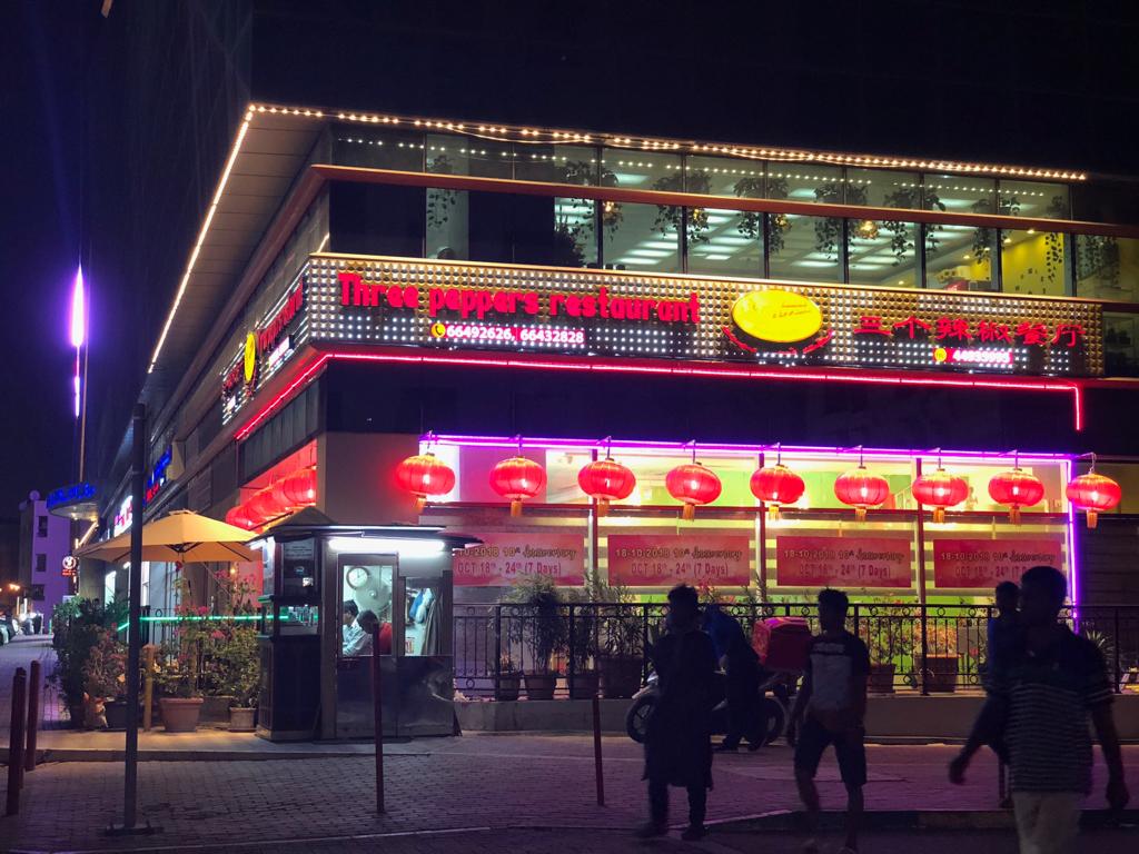 Serene Beauty Amidst Chaotic World: FOOD: Three Peppers Restaurant Muntazah