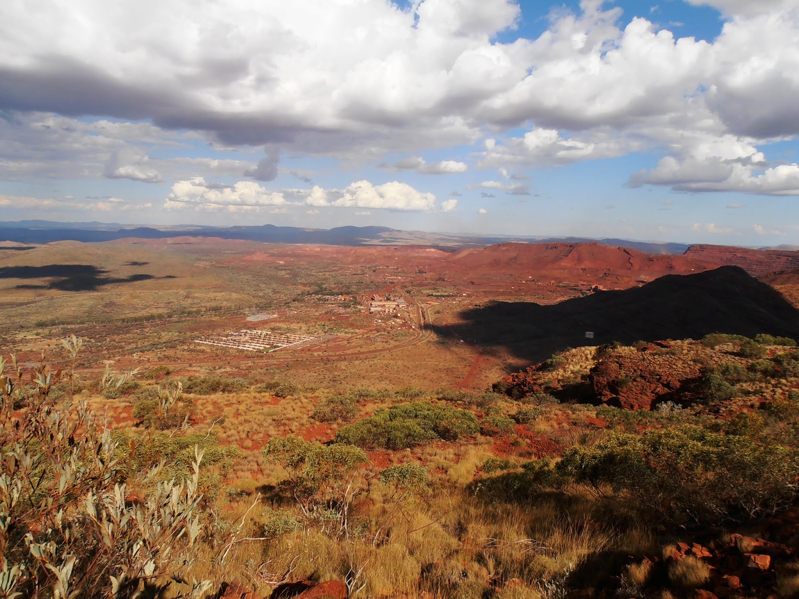 The Clarke's Aussie Adventure: 27 April 2013 - Tom Price Tourist Park ...
