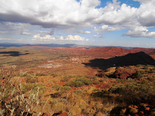 The Clarke's Aussie Adventure: 27 April 2013 - Tom Price Tourist Park ...
