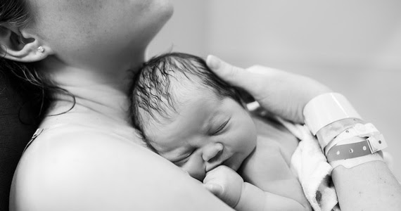 PEQUEfelicidad: EL PARTO Y LOS PRIMEROS INSTANTES EN EL MUNDO MARCAN AL ...