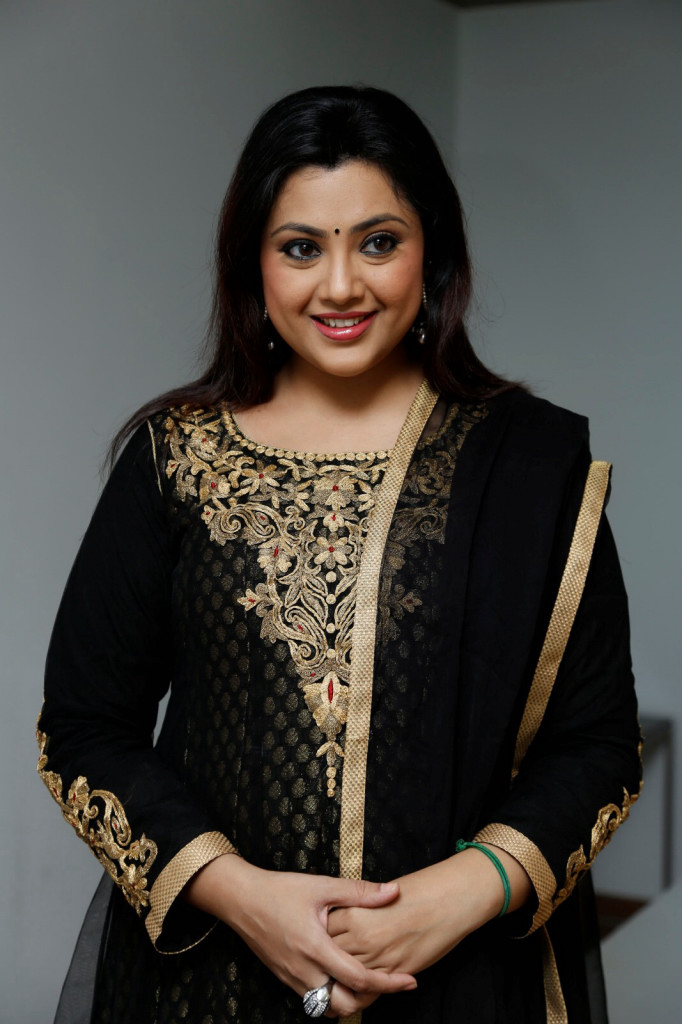 Meena at Dabur Vatika star hunt | Tollywoodtv