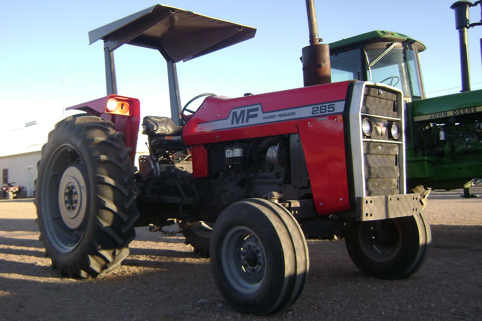 MAQUINARIA AGRICOLA INDUSTRIAL: Tractor Massey Ferguson 285, $10,400 Dlls.