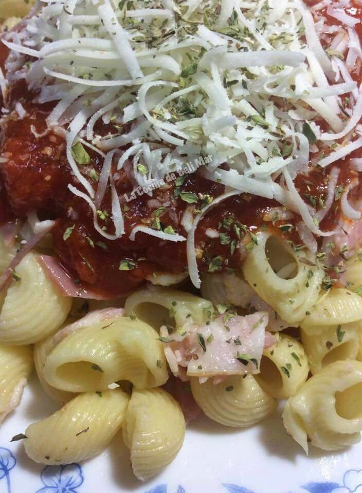 La Cocina de Beli Mar: TIBURONES DE PASTA CON BACON, QUESO Y SALSA DE ...