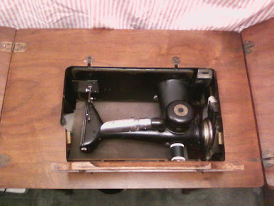 Singer 101 Sewing Machine with potted motor & oil wick system
