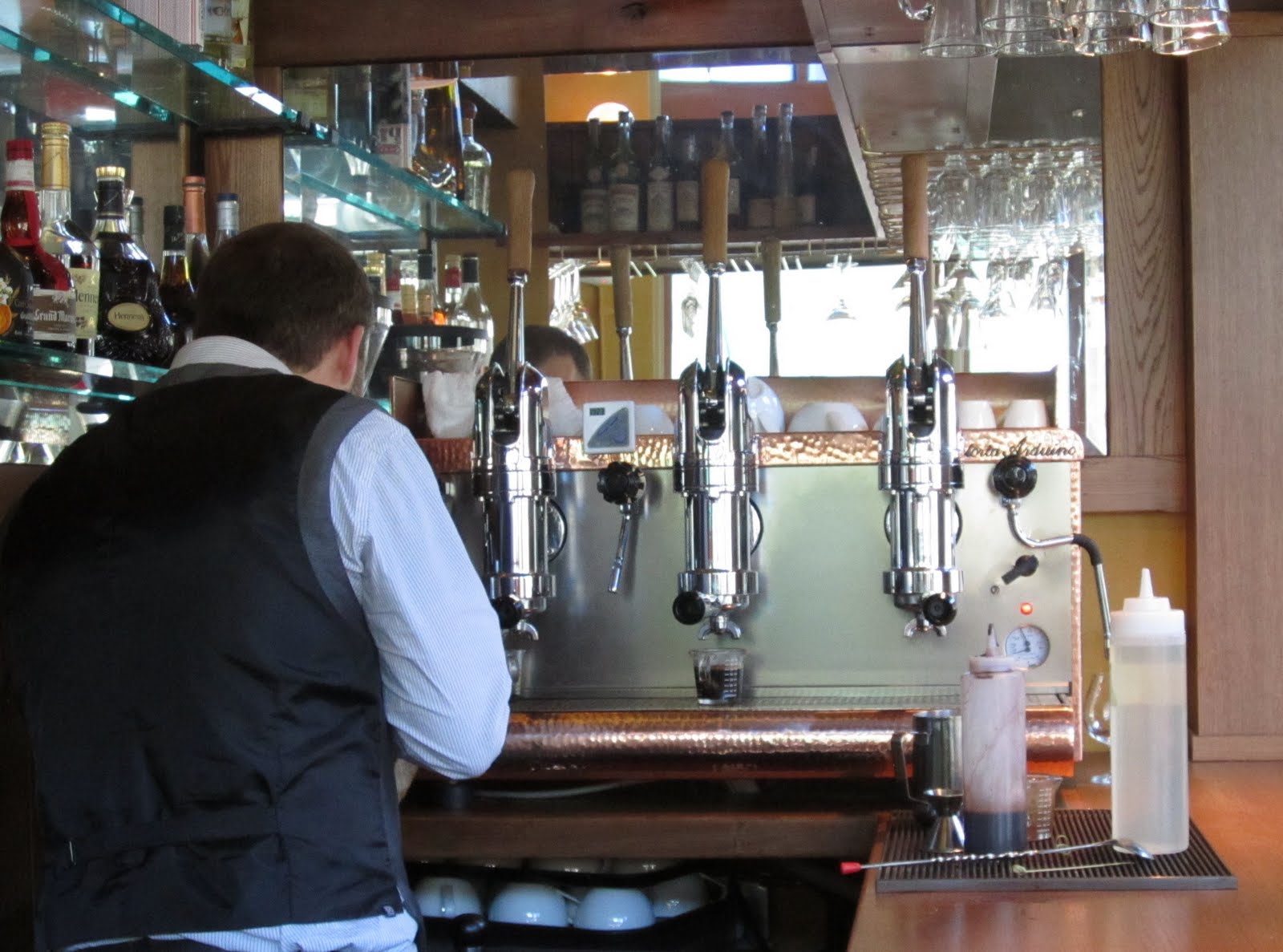 It's Pub Night: Zeus Café