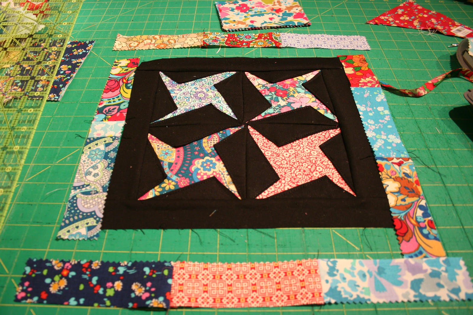 simplykim2: Wonky Shattered Window Cathedral Block {tutorial}