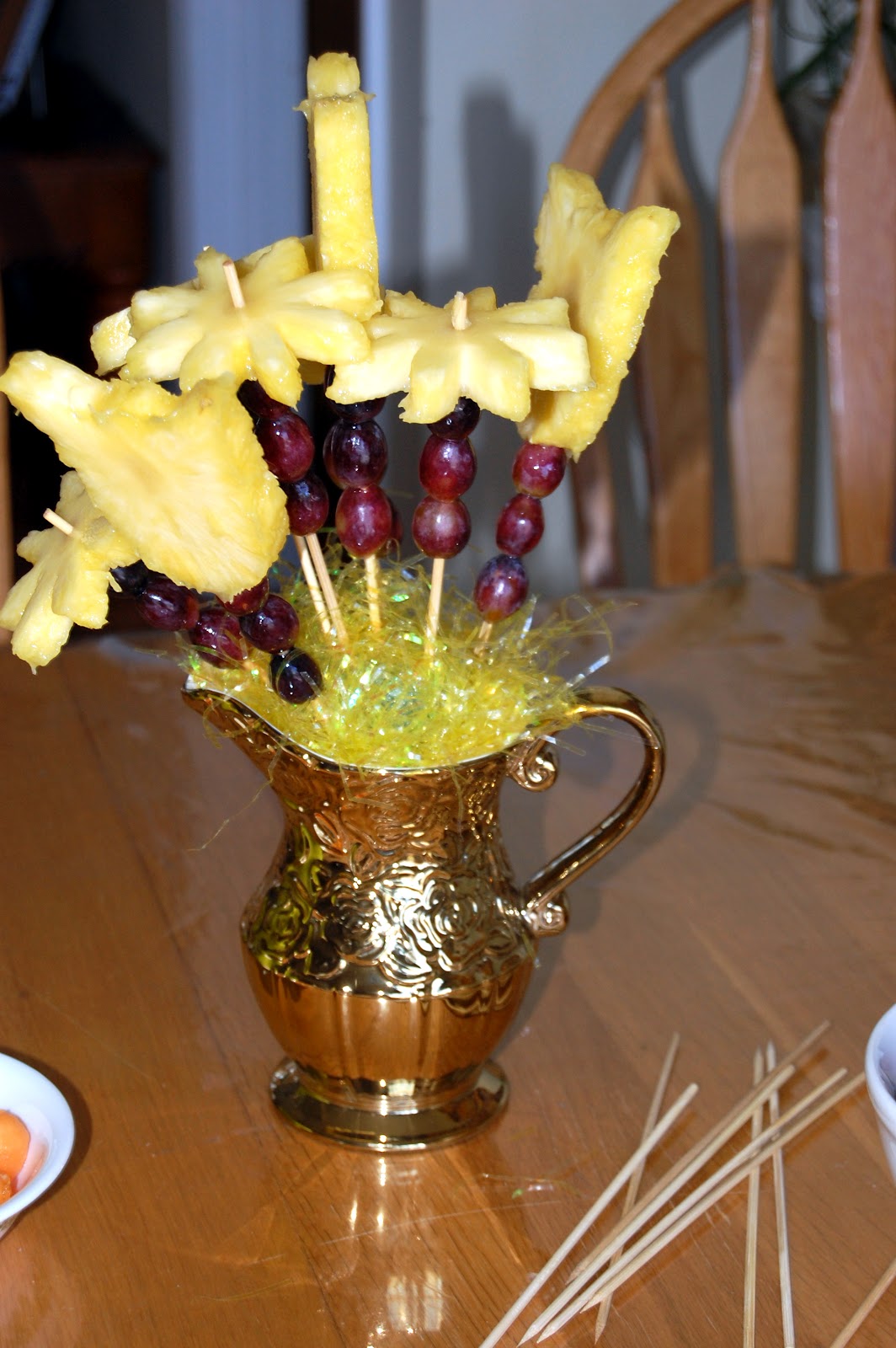 One Sunny Home: Sunny Pineapple Fruit Arrangement
