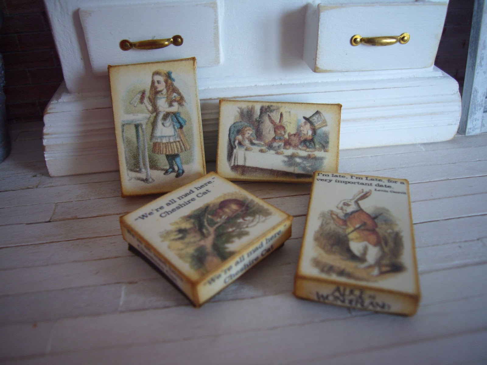 looking glass miniatures