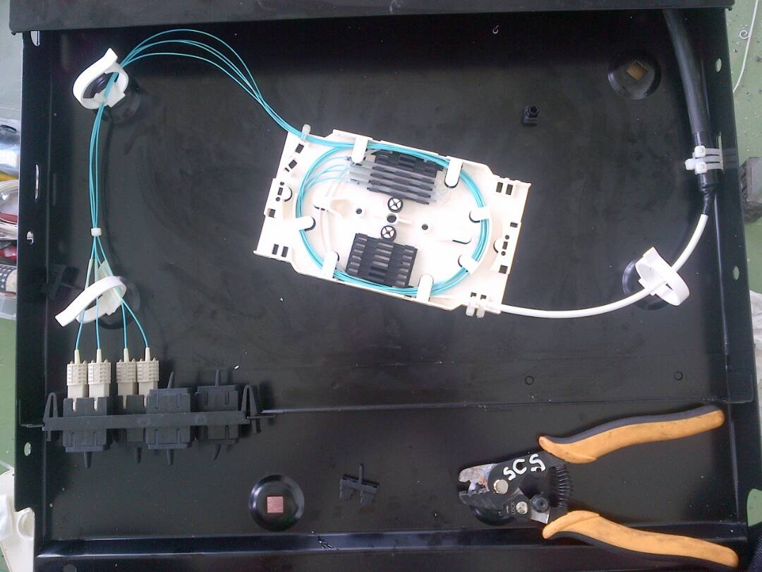 TERIMA JASA INSTALASI KABEL DATA UTP / FIBER OPTIK & TERMINASI/SPLICING ...