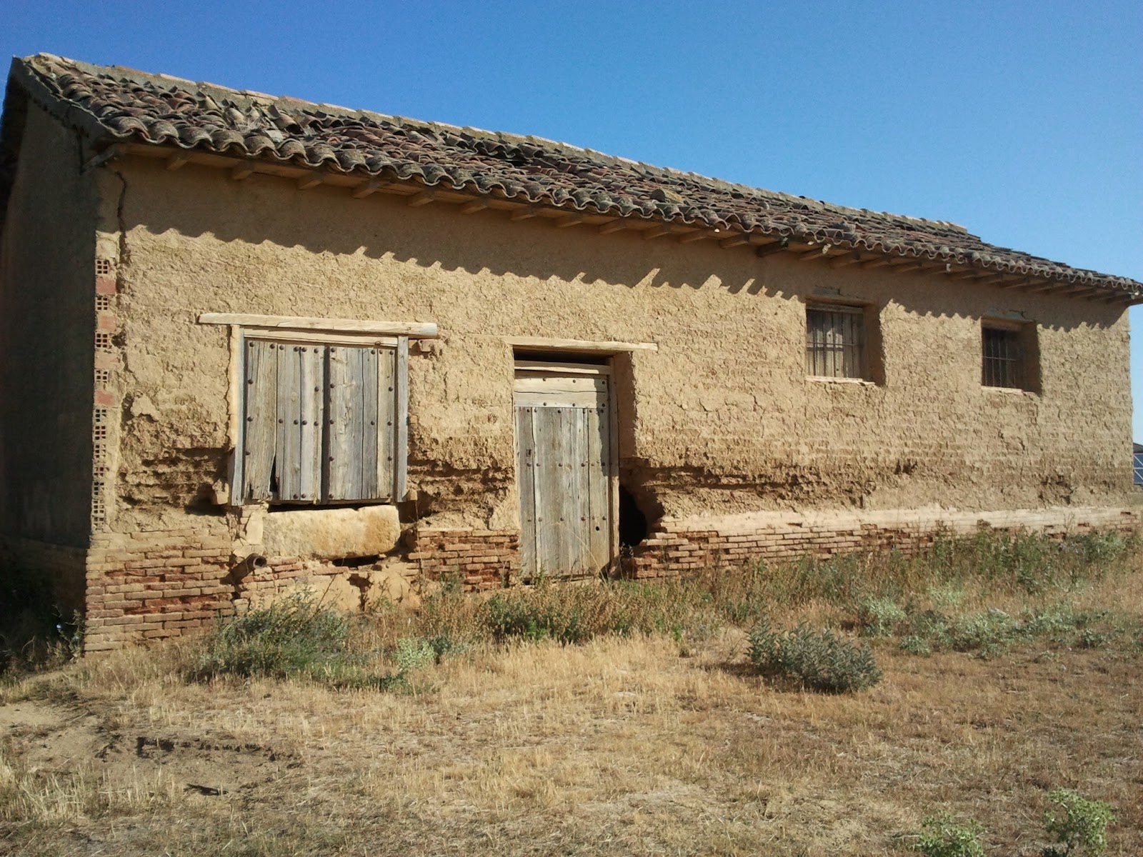 Autillo de Campos: Adobe y Superadobe, te sorprenderá.