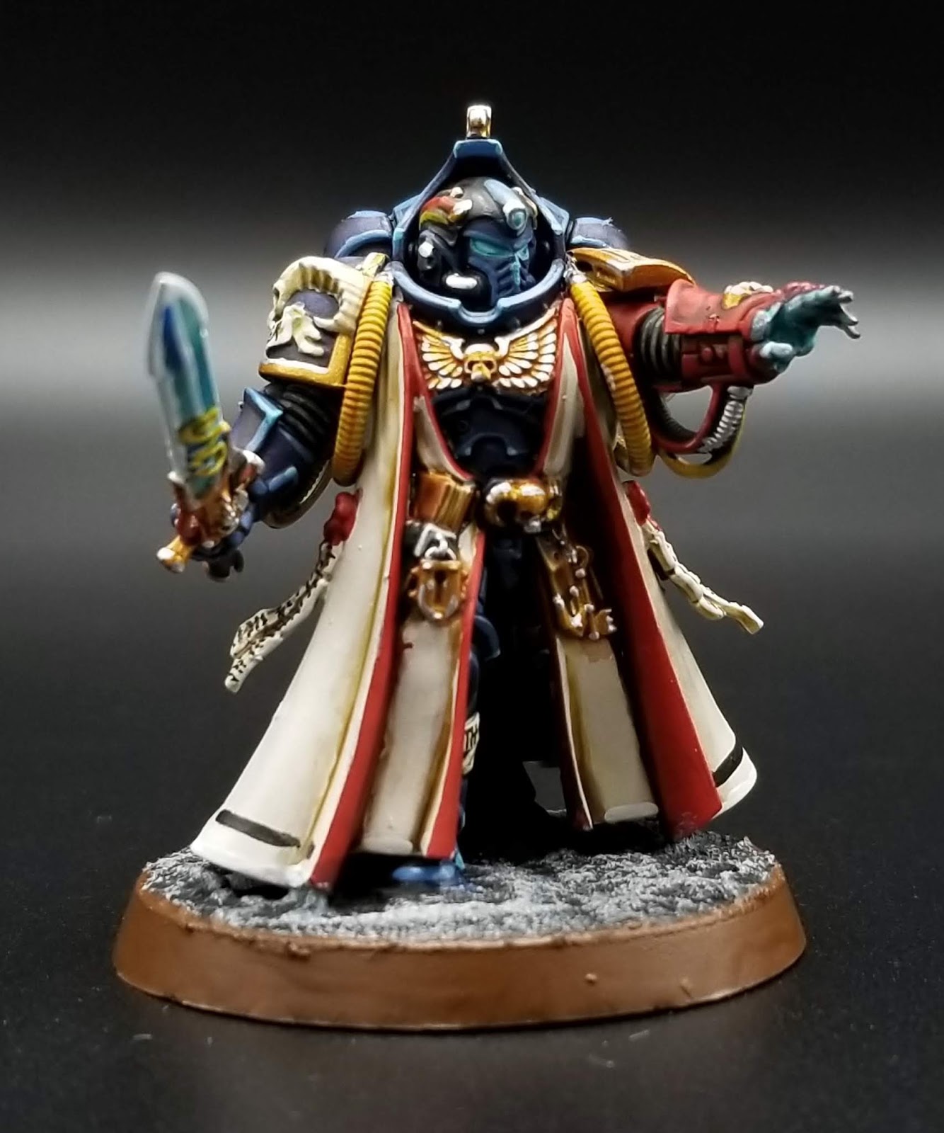Tigurius's Omnis Arcanum Models: Blood Raven Primaris Librarian