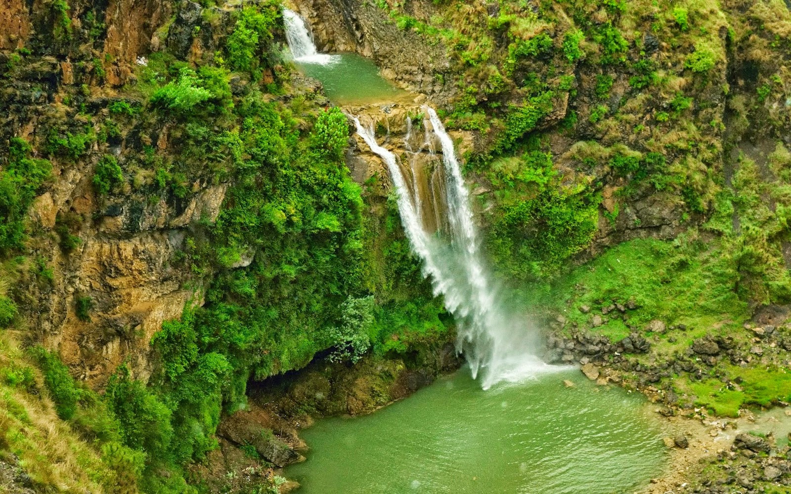 20 Pictures of waterfalls in Pakistan You Must Watch.