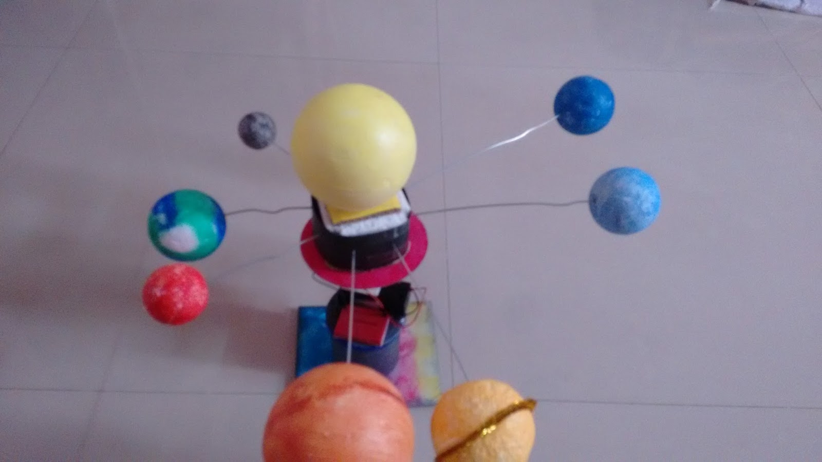 Moving Solar System Model