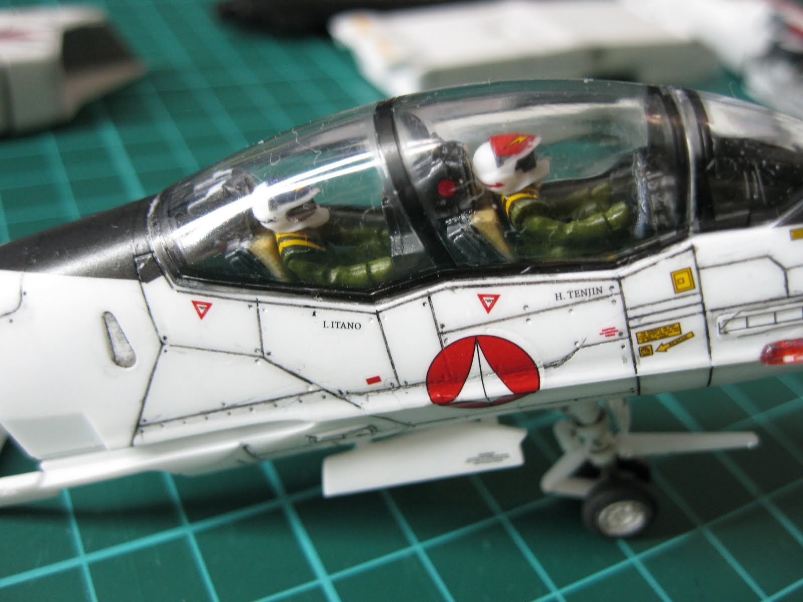 TOY ADDICT ZONE: MACROSS ZERO : 1/72 VF-0B [WIP3]