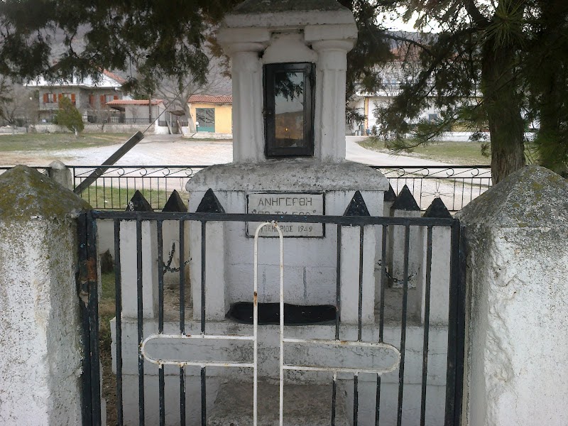 ΤΟ ΕΚΚΛΗΣΑΚΙ (ΧΤΙΣΤΗΚΕ ΤΟ 1949) ΣΤΗΝ ΕΙΣΟΔΟ ΤΟΥ ΧΩΡΙΟΥ,ΑΠΟ ΤΗΝ ΠΛΕΥΡΑ ...